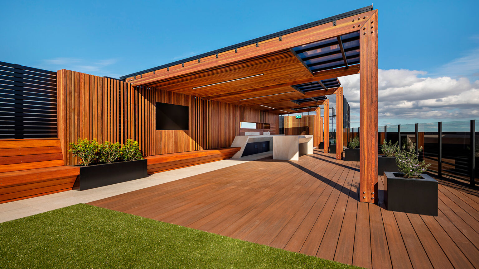 Color Decking Selection Guide: Trends, Tips and Advice