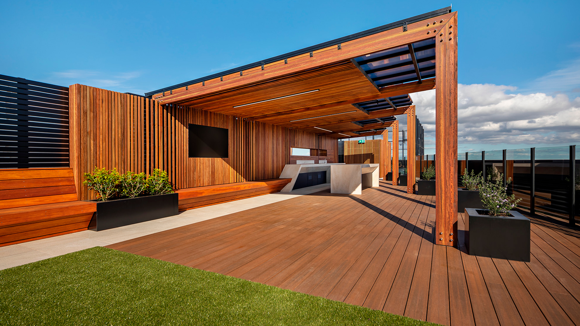 Color Decking Selection Guide: Trends, Tips and Advice