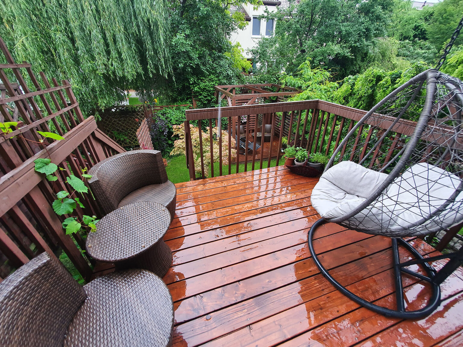 Veranda Decking: Composite vs Wood for Best Results