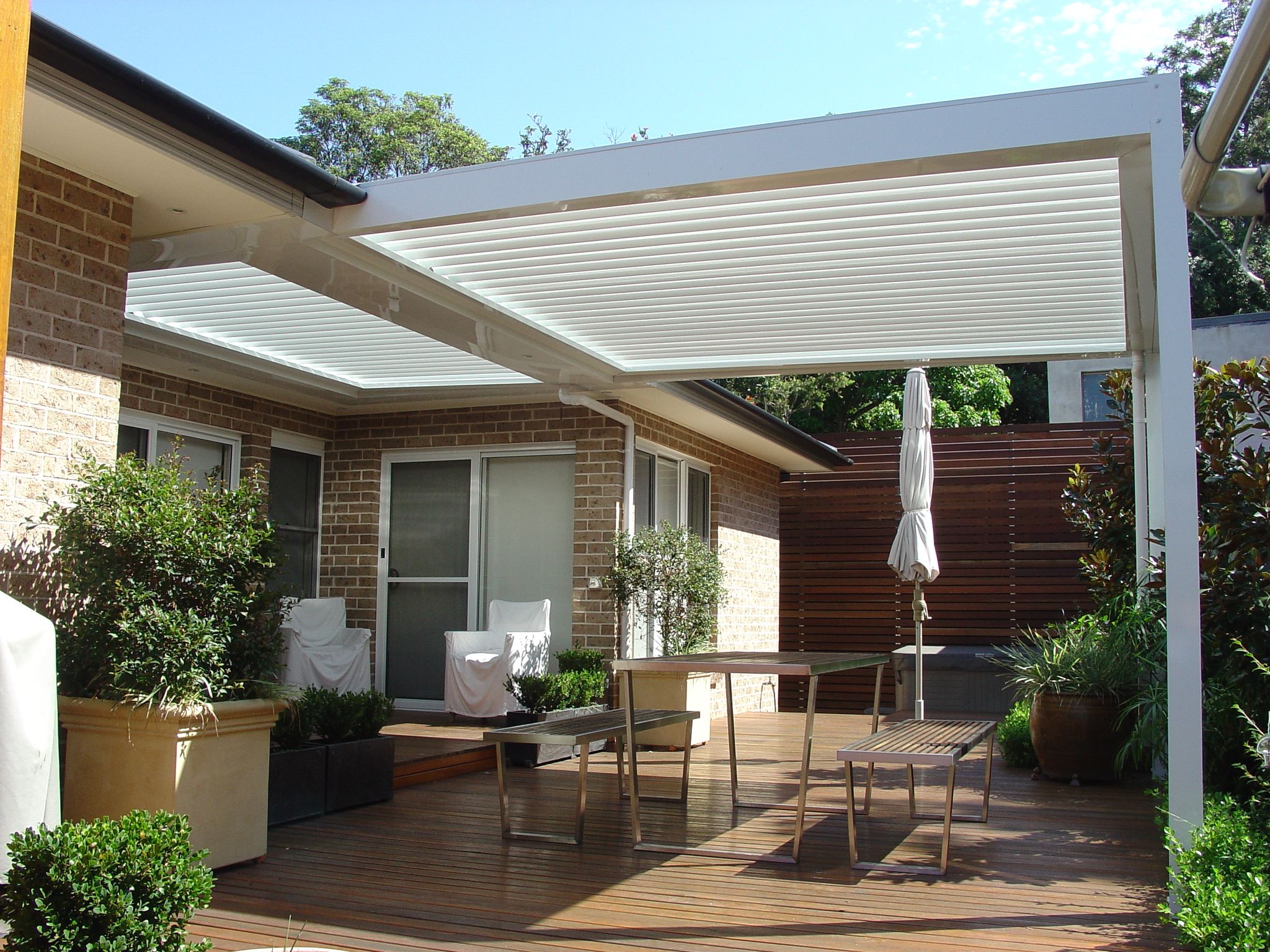 Modern Flat Roof Patio Designs and Tips for Homeowners