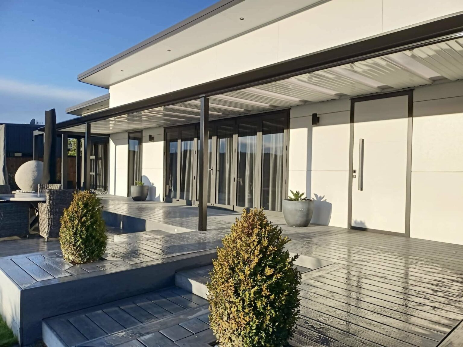 Modern Flat Roof Patio Designs and Tips for Homeowners