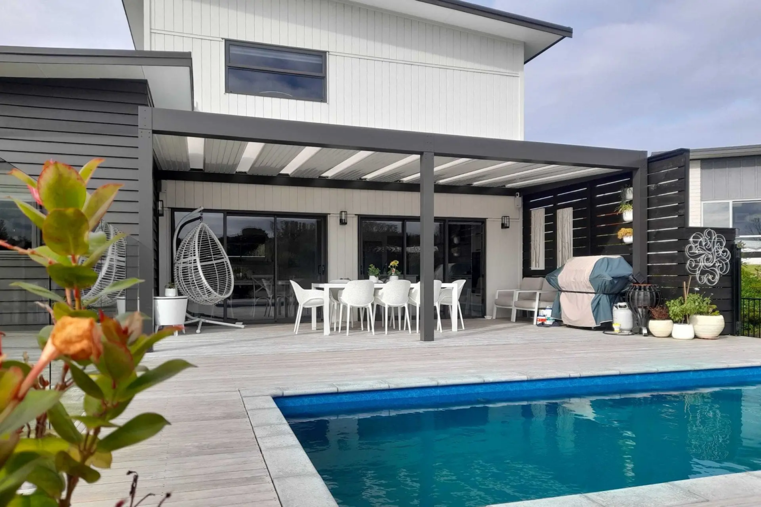 Modern Flat Roof Patio Designs and Tips for Homeowners